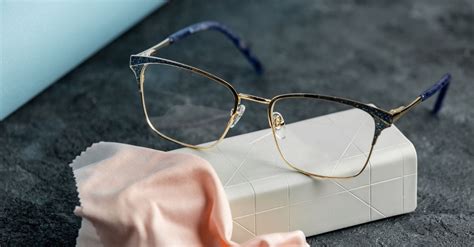 Qué usar y no usar para limpiar las gafas graduadas y las de sol