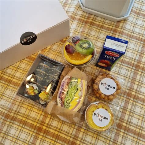도청으로간 도시락이~~ 김밥 샌디치 음료 디저트까징~~ 맛나겄지요 덕분에 김밥으로 끼니해결~~ 주문 감사합니다🤗 춘천
