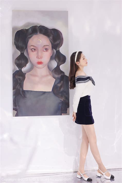 Imiss爱蜜社 Vol704 Lynn刘奕宁 短裙美腿 微圖坊