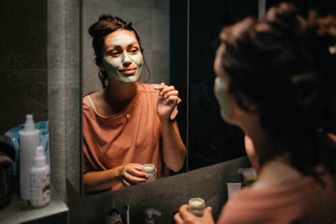 5100 Woman Night Routine Fotos De Stock Imagens E Fotos Royalty Free