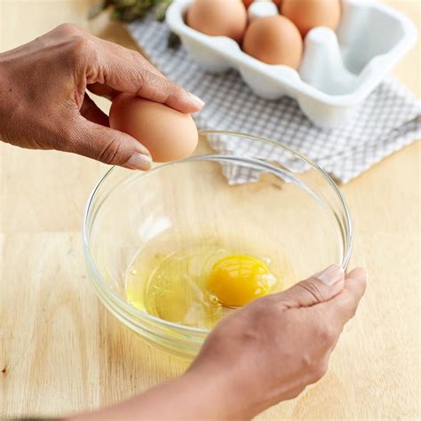 We Finally Know The Best Way To Crack An Egg