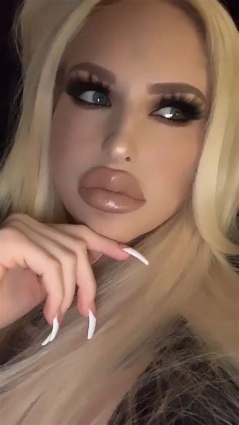 The Pba Guide To Bimbo Makeup 8 Making Your Lips Bigger With Makeup