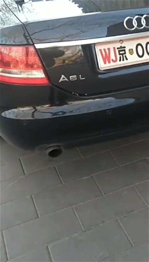 北京最“牛”a6，车牌白底黑字0001，牌上两个字母是重点！ 新浪汽车