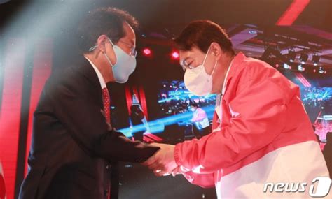 홍준표 선대위 상임 고문직 수락尹과 원팀 이뤄 정권교체 뉴스포커스