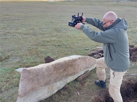 Архангай аймгаас эртний буган чулуун хөшөөг урласан багаж хэрэгслийг олжээ Isee Mn