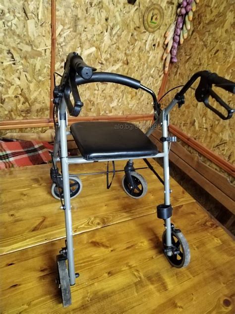 Сгъваема алуминиева проходилка ролатор за възрастни оперирани трудно подвижни хора Те