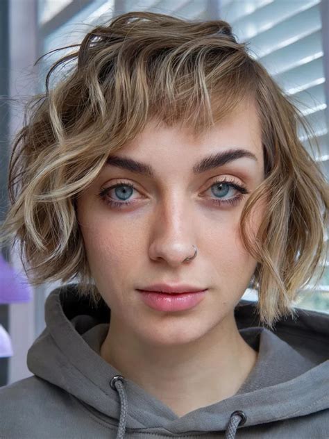 22 Chin Length Wavy Hair Ideas For Beachy Chic Look