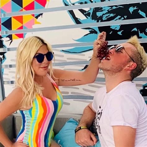Tori Spelling Bikini And Swimsuit Photos Pictures Closer Weekly