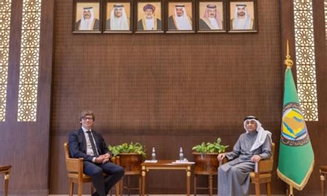 الأمين العام لمجلس التعاون يؤكد اهمية تعزيز التعاون بين أمانة