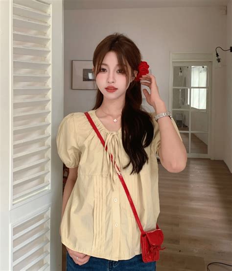 반하니 플라타 브이넥 스트링 퍼프 소매 반팔 블라우스 color