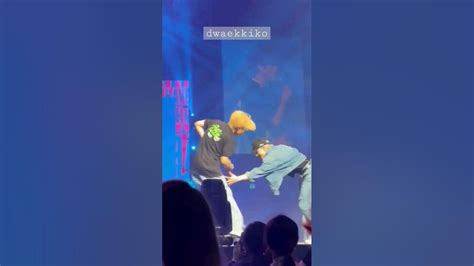 Hyunjin Trying To Touch Hans Butt Maniac In Sydney D1 Youtube