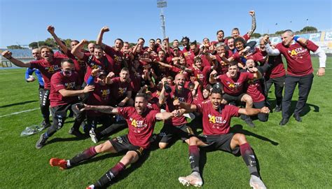 La Salernitana a la Serie A pero debe cambiar de dueño