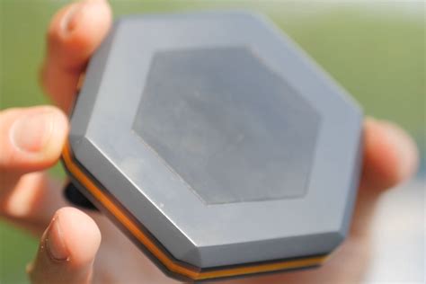 Sonnet Lets You Send Texts And Photos While Living Off The Grid