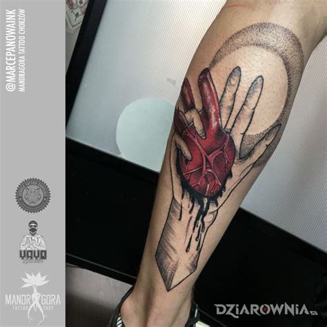 Tatuaż serce Autor MANDRAGORA TATTOO dziarownia pl