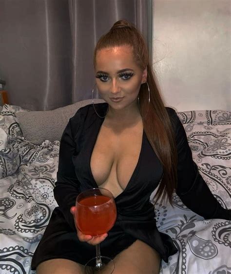 Busty Chav Is Ready To Fuck Dewdo