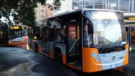 Genova occupano il posto dell autista e il bus non può partire denunciati giovani milanesi