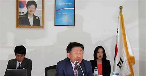 시드니총영사관 국감서 질의하는 유인태 의원