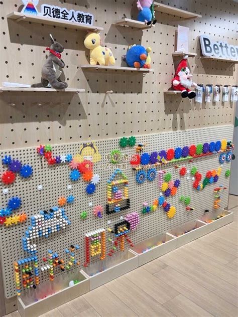 Bagong Pader Sa Gusali Kindergarten Paglagay Kahoy Na Medyas Lugar