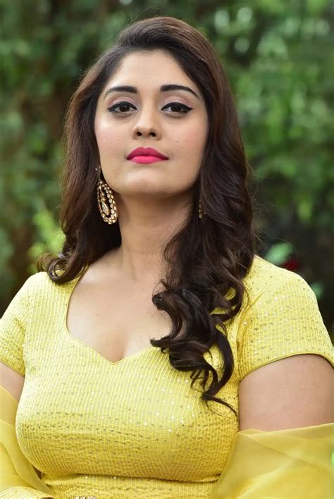 Surbhi Puranik Dd రిటర్న్స్ సినిమా ప్రమోషన్స్‌లో సురభి Surbhi