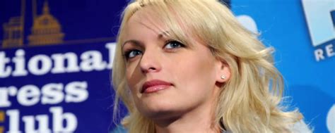 A Atriz De Filmes Adultos Stormy Daniels Acrescentou Cripto Recompensas Em Seu Site