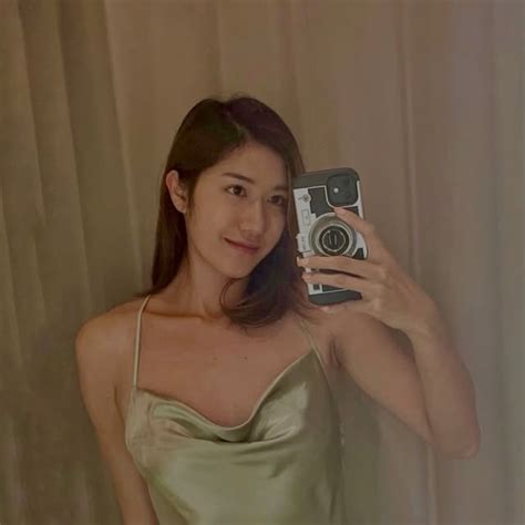 剛剛看到一個好漂亮的女生想追蹤😻 結果點進去她的文 發現她把「自從」打成「至從」 默默關閉視窗。