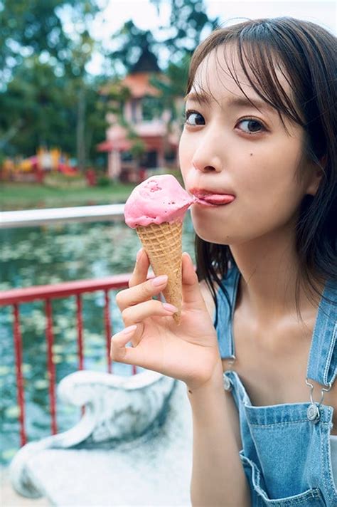 画像3234 日向坂46佐々木久美、白ビキニ姿で美谷間披露 1st写真集先行カット第7弾解禁【めくる日々】 モデルプレス