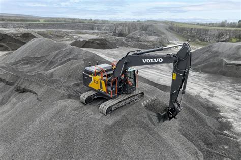 Video Volvo Ce Expands Electric Lineup With Mid Size Wheel Loader