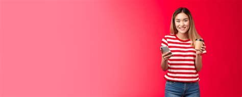 Estudante Universit Ria Asi Tica Loira E Bonita Pausa Para O Almo O Aproveite O Caf Perto Do