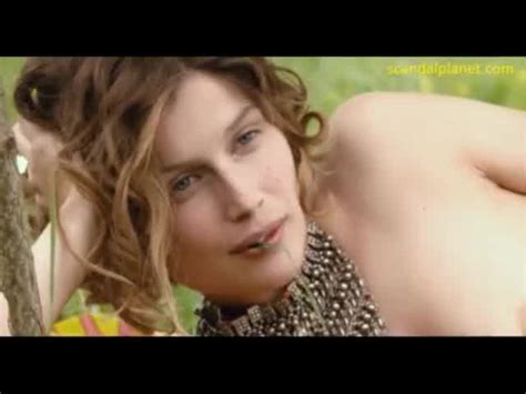 Laetitia Casta Naked Vignette In Born In Scandalplanet Hotntubes
