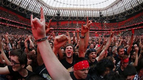 Los Guns N Roses De Axl Y Slash Hacen Vibrar A Un San Mamés Entregado
