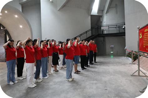 追寻先烈足迹，传承清廉文化 ——常宁市泉峰小学党支部开展主题党日活动法治宣传网