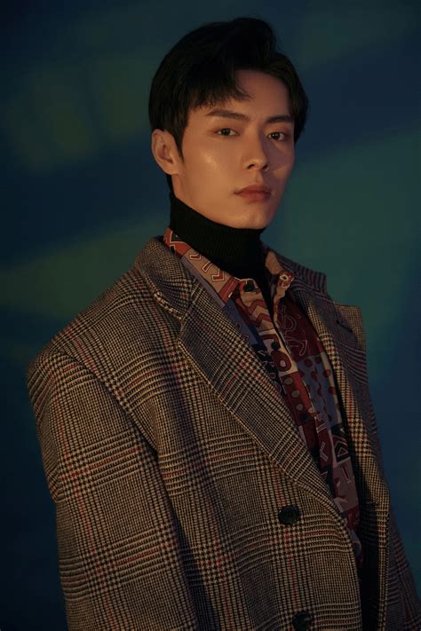 钟嘉诚图册360百科