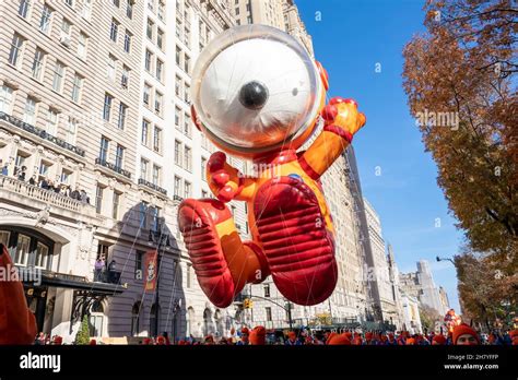 New York Ny November 25 Astronaut Snoopy Balloon Moves Through The