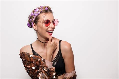 Premium Photo Stylish Hipster Girl In Sunglasses