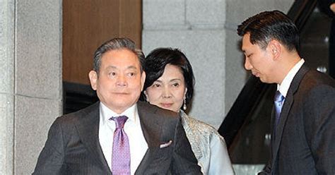 포토 신년만찬 마치고 나오는 이건희 회장 일가