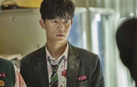 ‘all Of Us Are Dead Cho Yi Hyun Lomon Reveal Their Kiss Scene Required 17 Takes