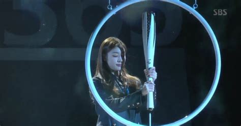 평창올림픽 성화봉 든 김연아 누리꾼 난 왜 성화봉이 아닌가