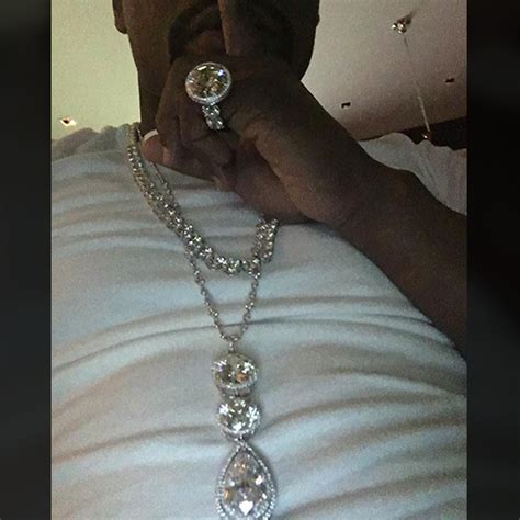 Floyd Mayweather Wife Necklace