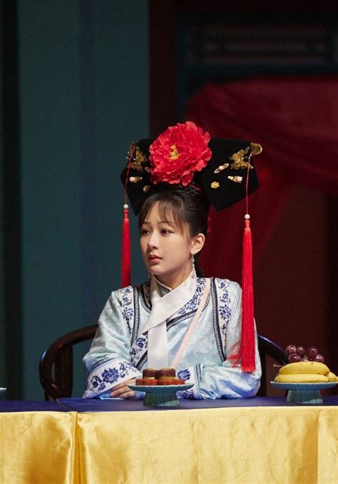 杨紫挑战《还珠》造型 戴旗头cos紫薇格格俏皮可爱 搜狐大视野 搜狐新闻
