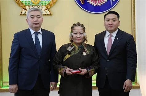 Жангүм Төрийн дээд шагнал Алтан гадас одонгоор энгэрээ мялаалаа