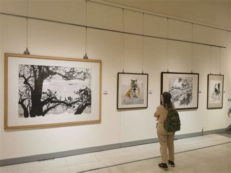 寶級水墨大師李轂摩捐贈臺中綠美圖「斯土斯民斯情」作品 《蘊內映外任意悠然》81書畫展盛大揭幕