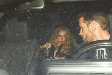 Adele Confirms Shes Married By Wearing Wedding Ring At Beyoncés
