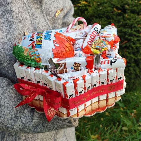 Prezent w kształcie gwiazdy na Mikołajki Święta z Kinder niespodzianka
