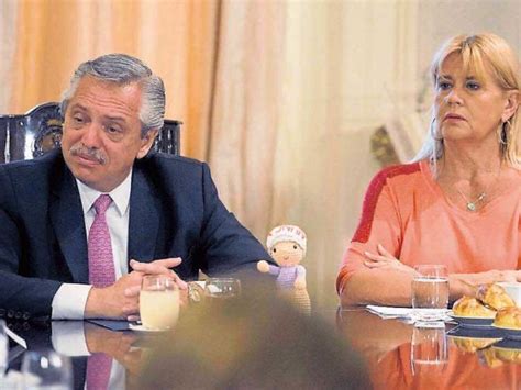 Alberto Fernández define en soledad el reemplazo de Marcela Losardo