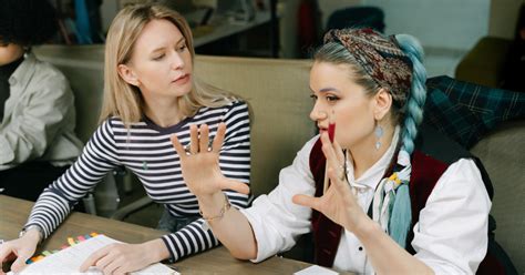 6 Subtle Traits Of A Highly Seasoned Liar That Most People Overlook