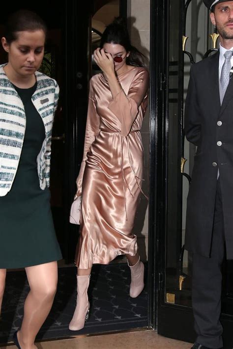 卡戴珊小妹奧多姆小姨子出行引圍觀，性感長裙顯傲人雙峰玉乳 每日頭條