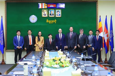 ឯកឧត្តម ហេង សួរ និងប្រធានសភាពាណិជ្ជកម្មអាមេរិកនៅកម្ពុជា