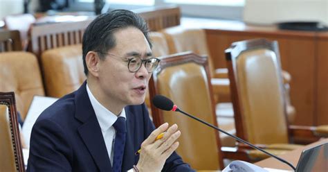의원 질의에 답하는 강민수 국세청장 후보자