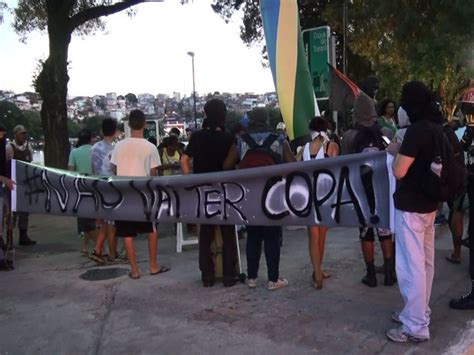G1 Protesto contra a Copa concentra grupo em frente a Arena Fonte Nova notícias em Bahia
