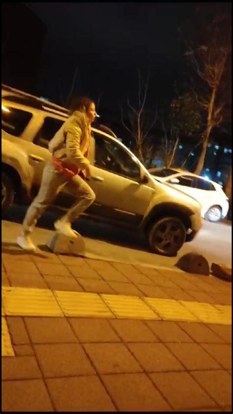 İstanbulda Beni Hamileyken Ortada Mı Bırakacaksın Diyen Kadına Saldırdı